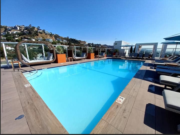 Glam Hollywood 2br Pool, Views & Central Location - Los Angeles, CA