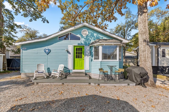 Cozy Ol Retreat | Short Walk To Beach & Waterpark - Surfside Beach, SC