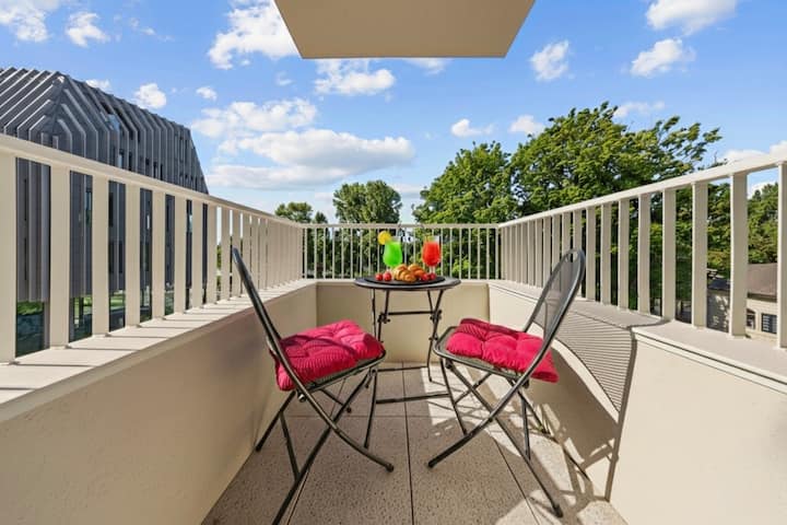 Danube Riverfront 2br Apt | Balcony & Castle Views - Bratislava