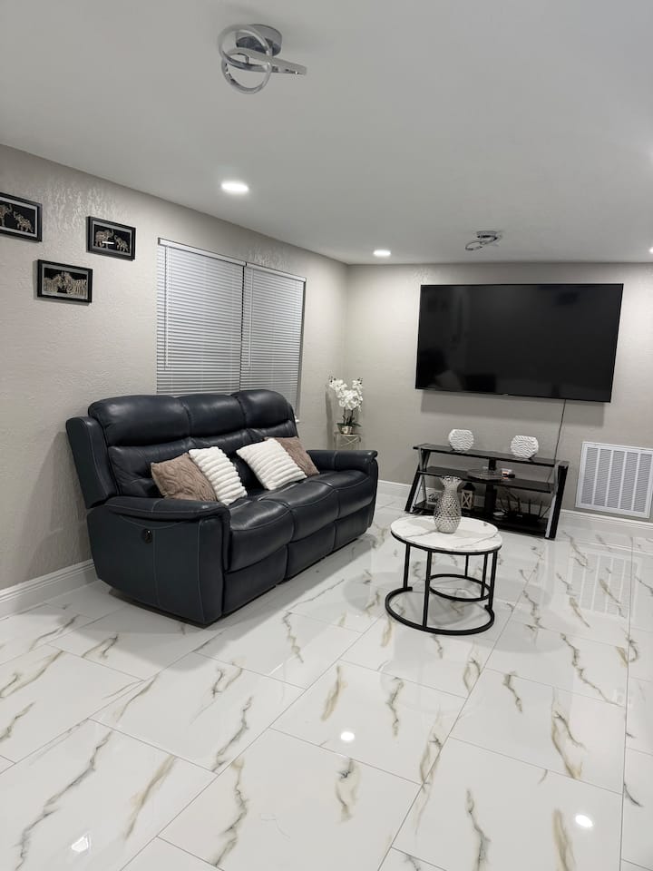 Cozy Home - Tarpon Springs, FL