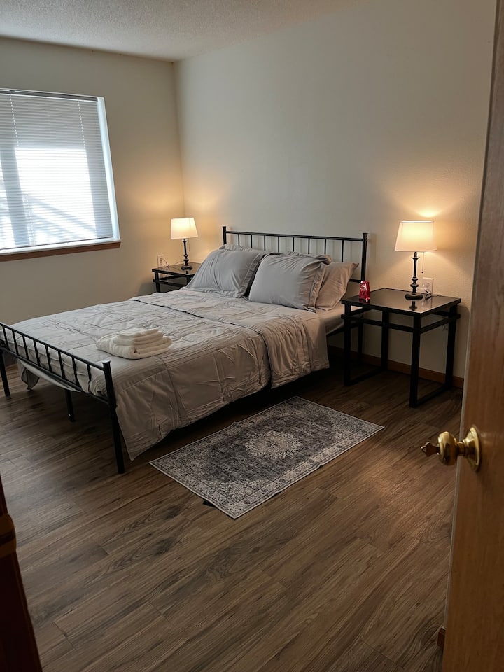 3-bedroom 2-bathroom Apt. Close To Qts/airport - Cedar Rapids, IA