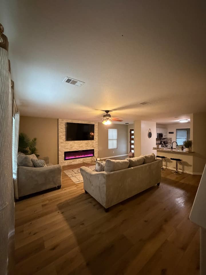 Spacious 5 Bedroom Home In Katy - Houston, TX
