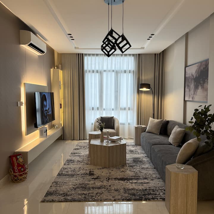 Biggest 1br, Kitchen With Private Cinema - Dammam