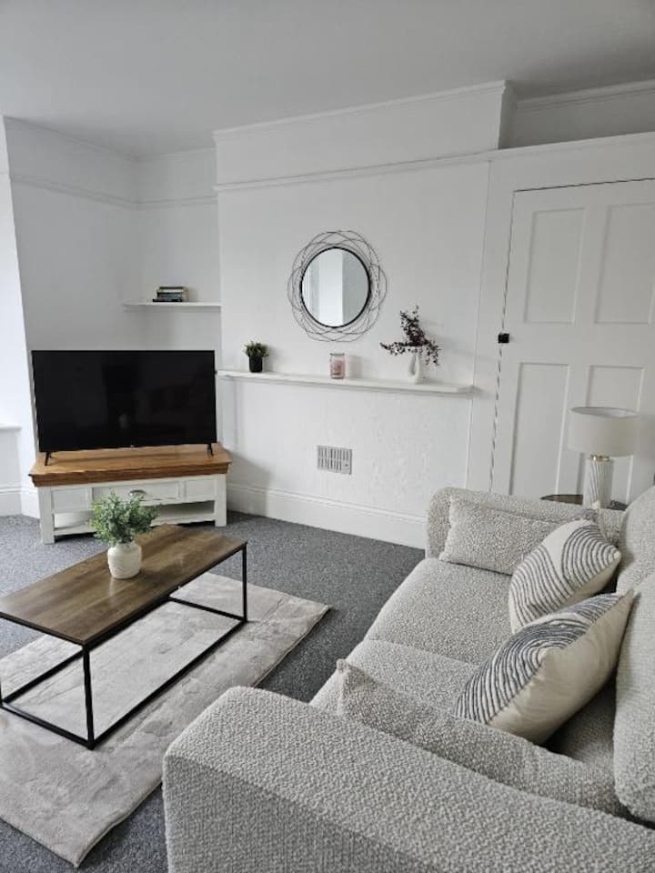Spacious & Comfortable 1 Br Apartments - Folkestone