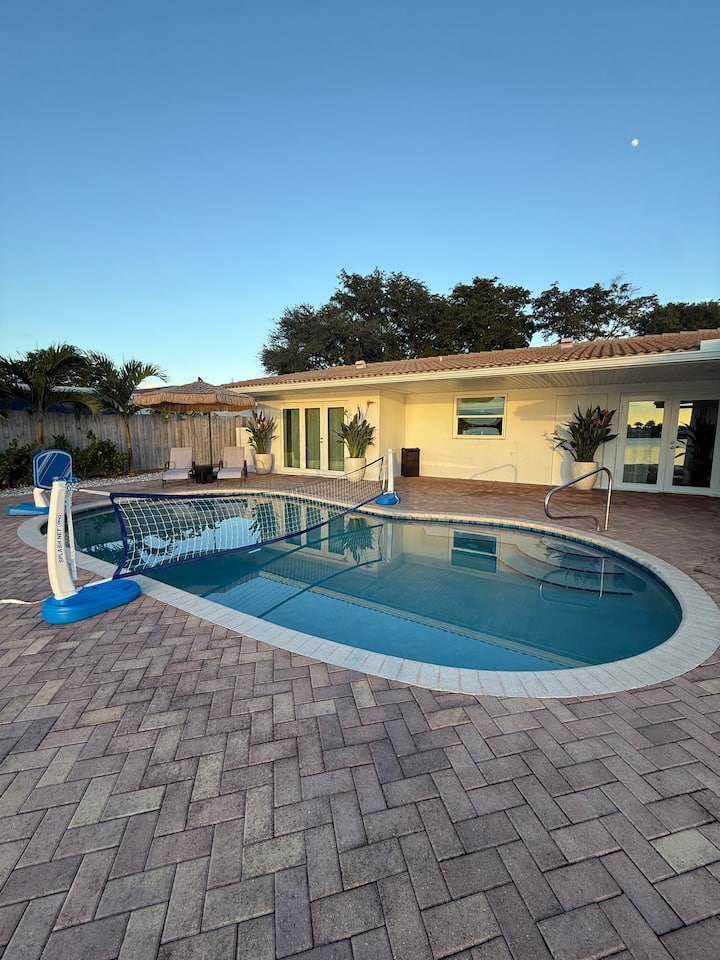 Tropical Escape - Pembroke Pines, FL