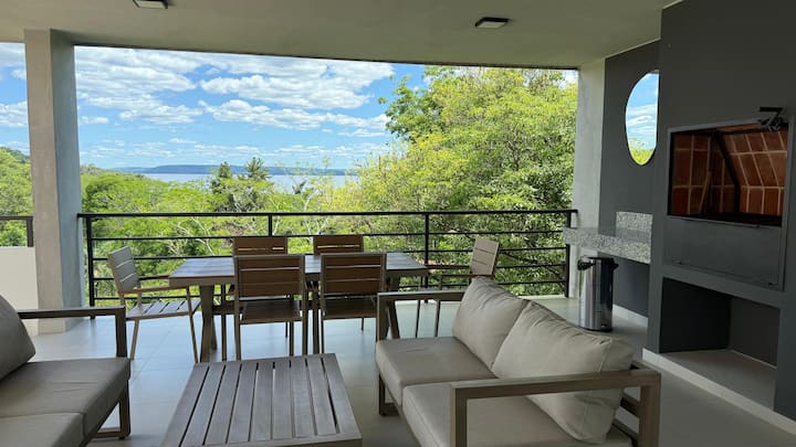 ¡Escapada Premium En San Bernardino! Toledo House - Paraguay