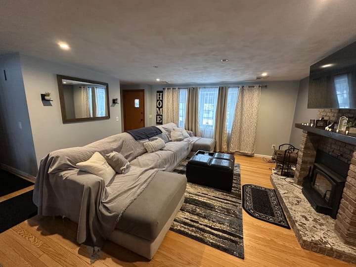 Middletown Home 2 Bedrooms - 미들타운