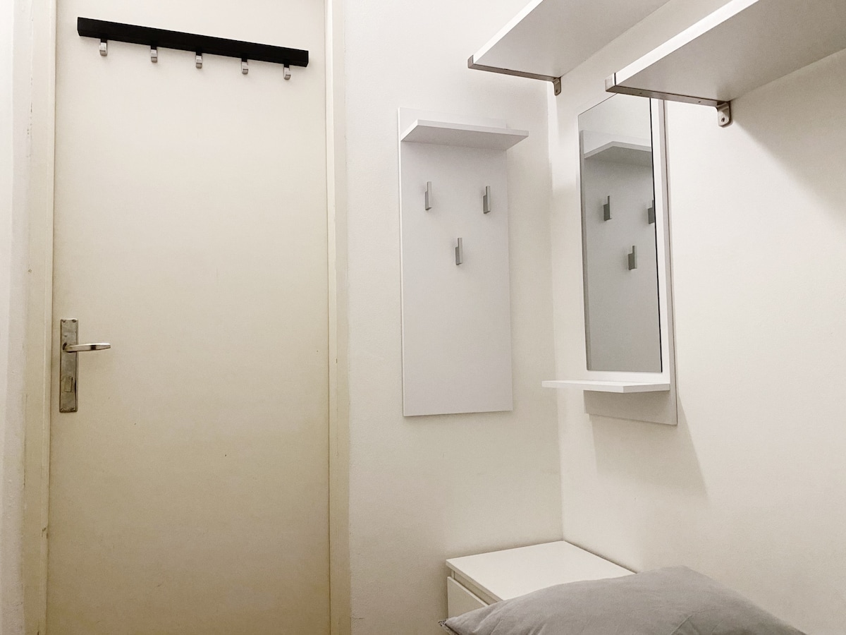 Safety and Cozy Room With Shared Kitchen! [Z7F] - Flats for Rent in ...