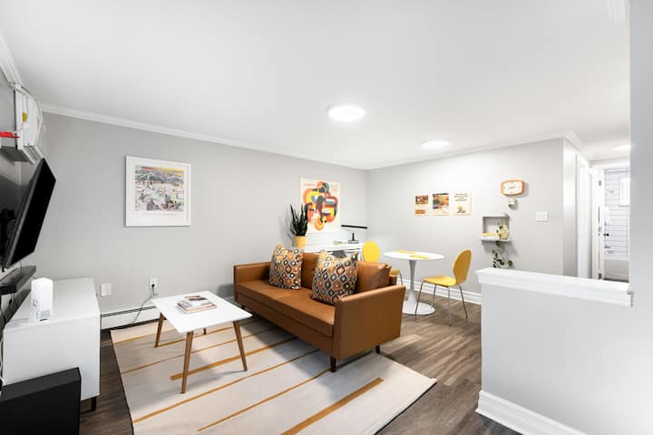 Retro Co Apt | Plush Bed * Pet Friendly | 30 Days+ - Englewood, CO