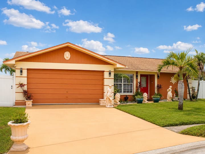 Majestic 2br 2ba Holiday Waterfront Propertyw/dock - Fred Howard Park, Tarpon Springs