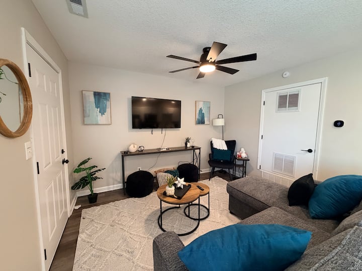 Jayhawk Landing Unit C - Lawrence, KS