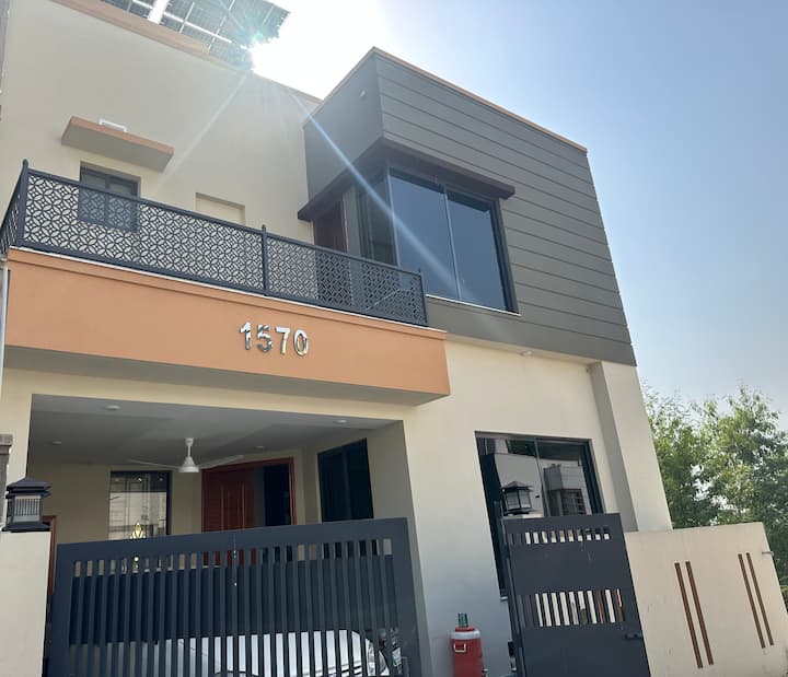 4 Bedroom House To Let - Pakistan