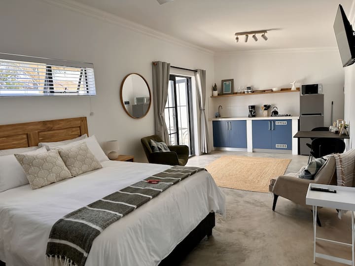 The Breeze | Couples Retreat Near Albatross Beach - Jeffreys Bay