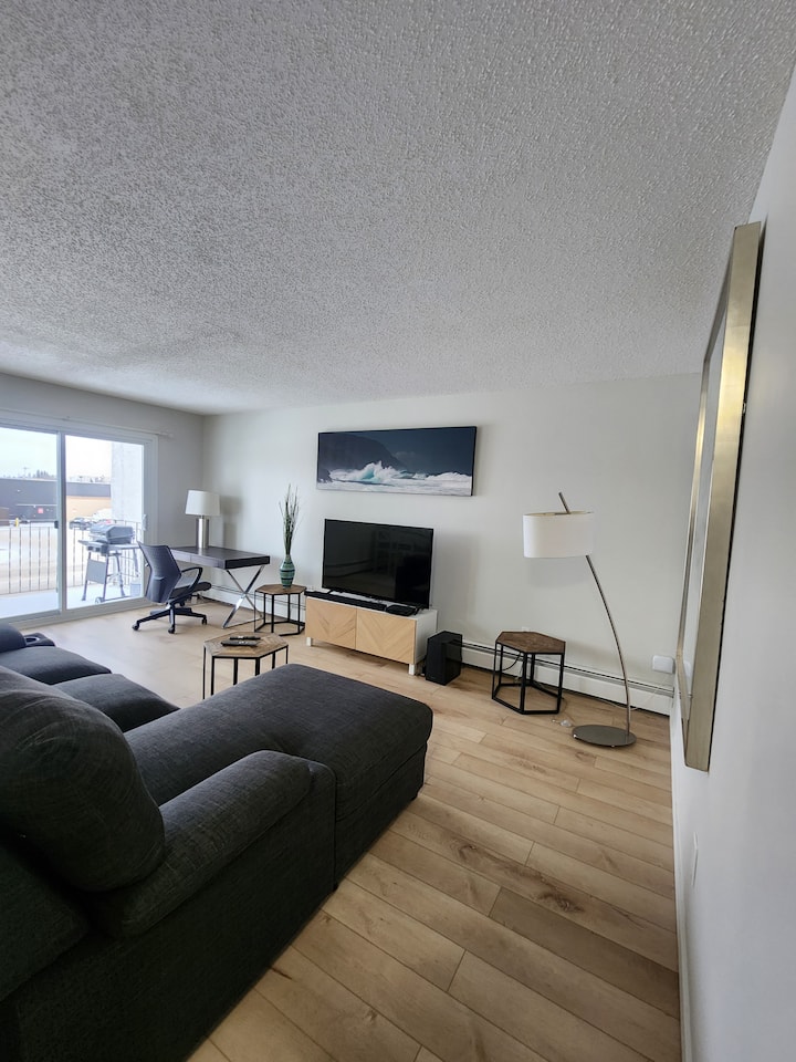 Fully Renovated Central 2 Bedroom Apartment - Lloydminster