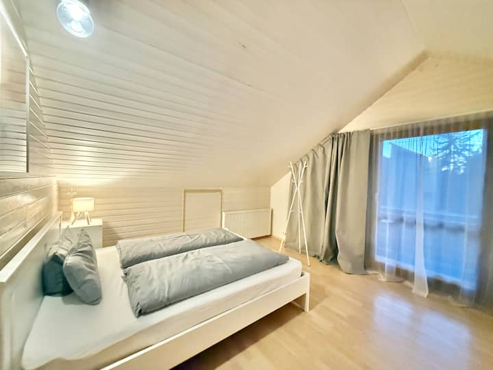 H&h Home - Cosy Rooftop Apartment With Loggia - Sindelfingen