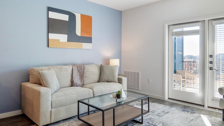 Landing | Spectacular 1bd, Gym, Pool - Colorado Springs, CO
