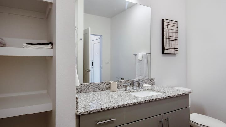 Landing | Spectacular 1bd, Gym, Pool - Colorado Springs, CO