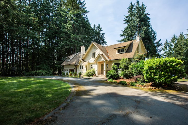 Modern 5br Luxury Getaway - Duncan