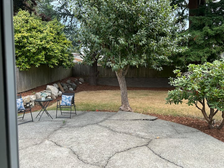 Bright, Clean Home Minutes Away From The Airport - Des Moines, WA