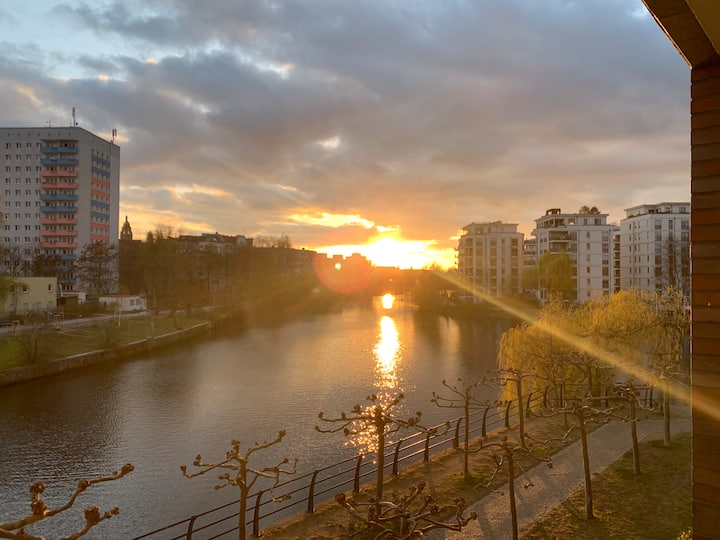 Bright Studio With Balcony & Waterfront View - Berlin