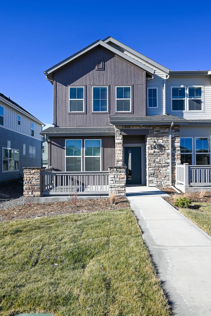 Modern Quiet Retreat Near Denver Int'l Airport - Aurora, CO