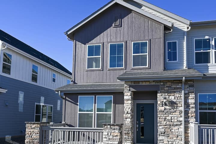 Modern Quiet Retreat Near Denver Int'l Airport - Aurora, CO