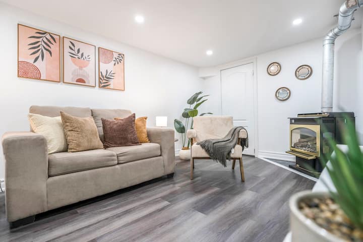 2bd+1bth Cozy Unit W/separate Entrance + Parking - Pickering