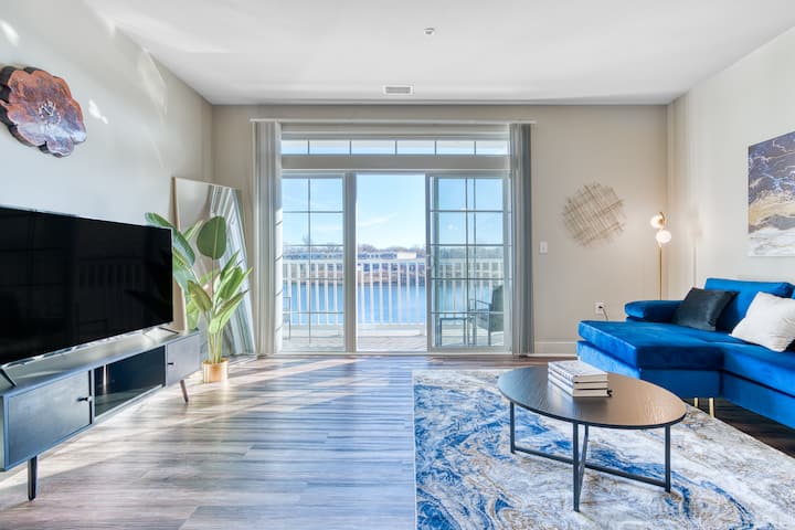 Riverview Northside Apartment With Workstation - Fishers, IN