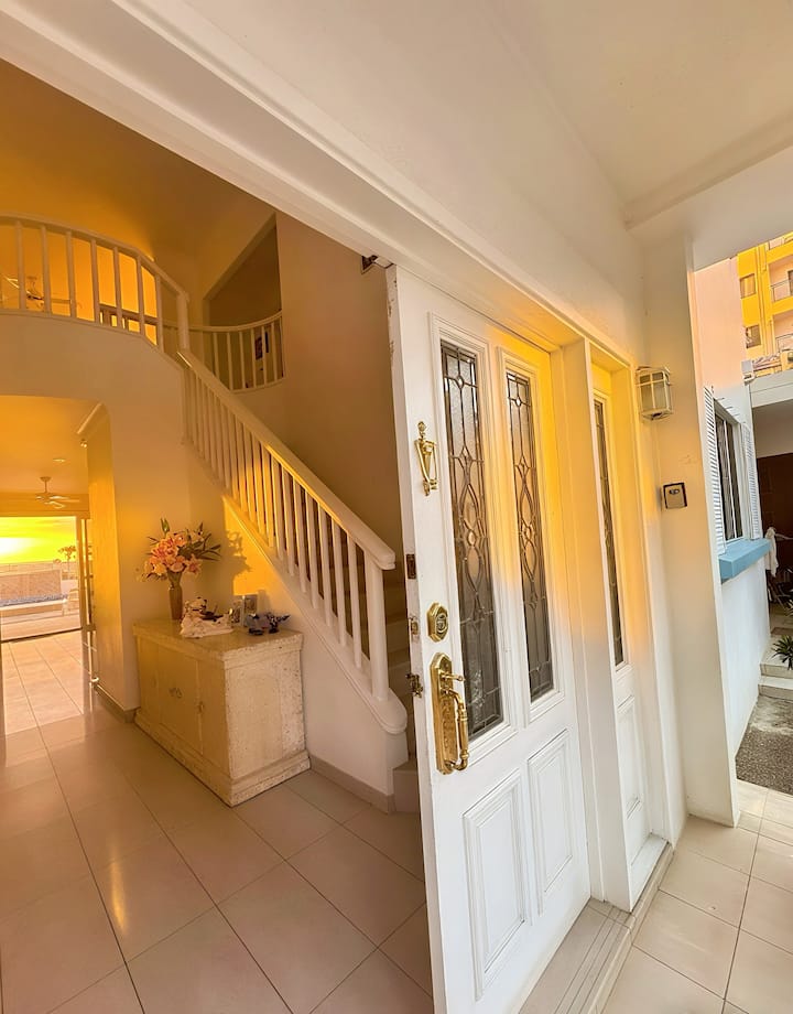 Luxury Oceanfront 4br Villa Oceanview Retreat - Nadi