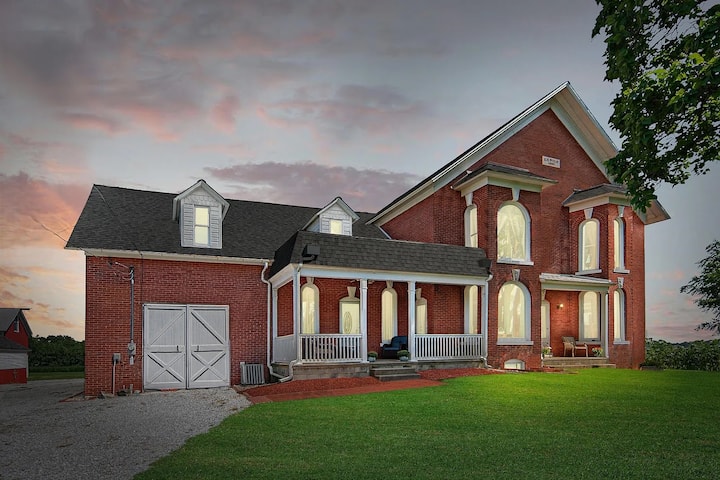 The Ambrose Suite - Luxe Historic Stay Wolf Manner - Portage, IN