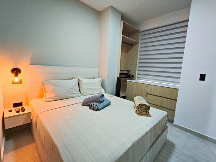 Cozy Studio | Central | Wifi | Fan | Coffee | - Cali