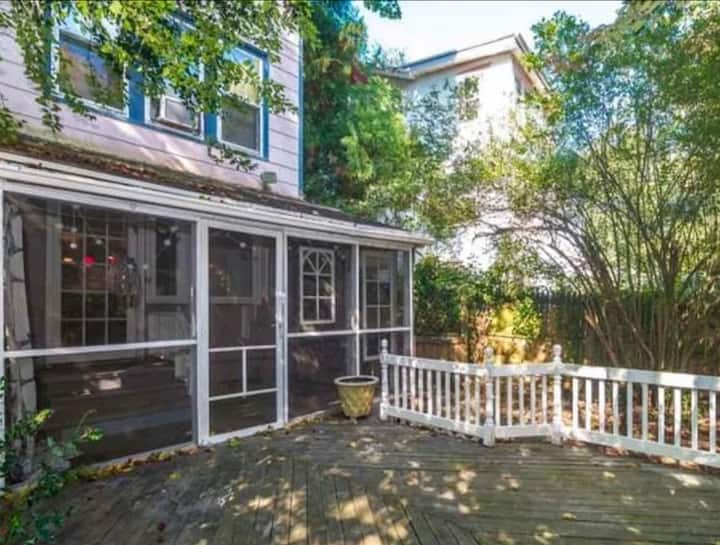 Cozy Quaint Bilevel Apartment For You! Near Philly - Holmesburg - Philadelphia