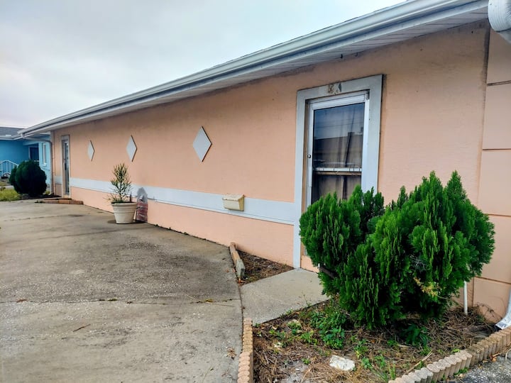 Adjoining Two Flats, Minimalist And Rustic - Satellite Beach, FL