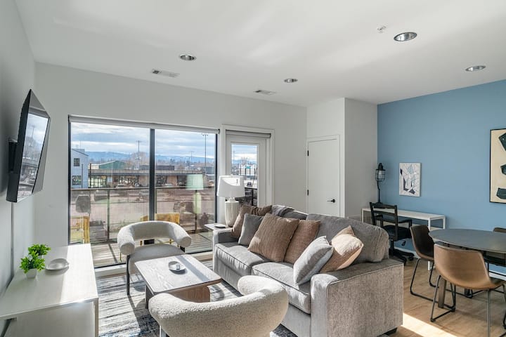 Landing | Incredible 2bd In Downtown Bozeman - Bozeman, MT