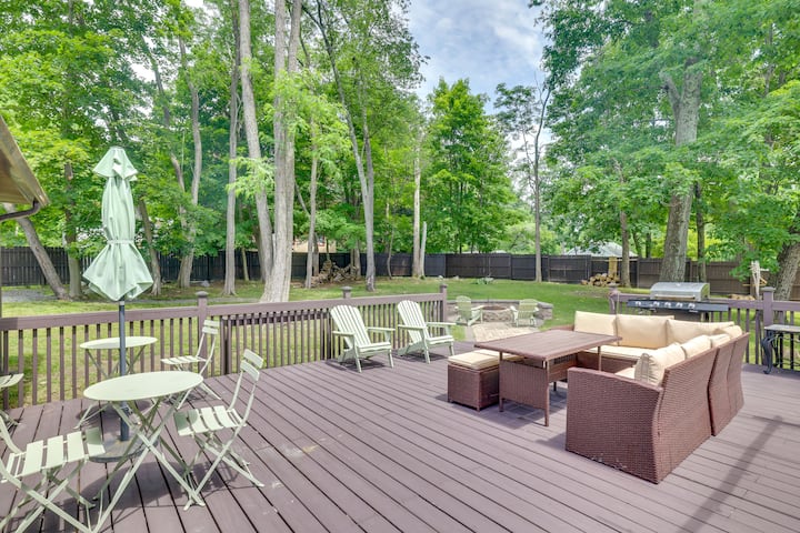 Pet-friendly Group Getaway 12 Mi To Camelback Mtn! - Pocono
