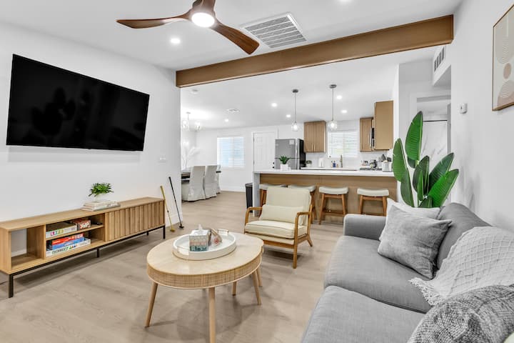 Mini Golf | King Beds | Strip | Pets Welcome - North Las Vegas, NV