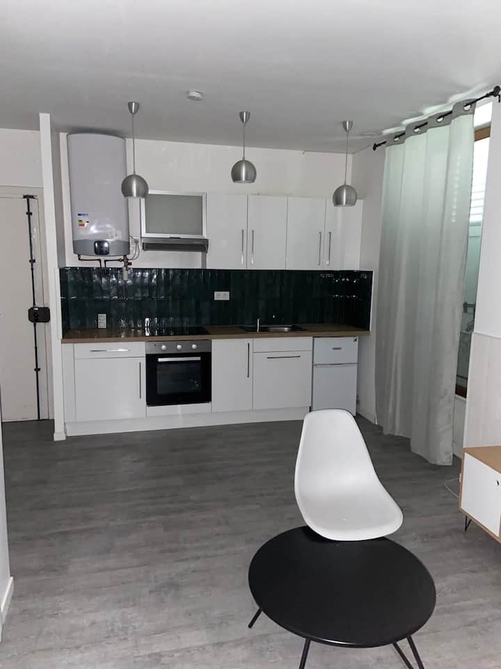 Joli Studio Moderne – Tout éQuipé - Corbeil-Essonnes