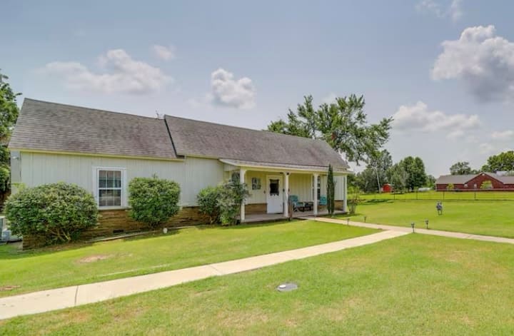 Eufaula Getaway W/ Patio, Walk To Beach + Marina - Eufaula, OK