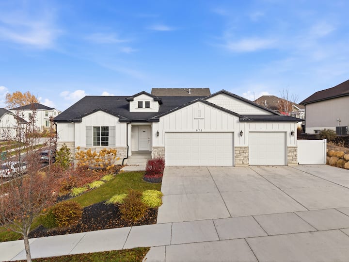 Wasatch Ridge Retreat | Central | Fenced Backyard - Provo, UT