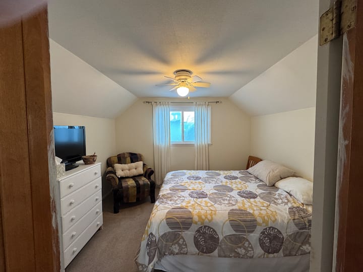 Upstairs Two-queen Rooms Suite Private Bath - North Dakota