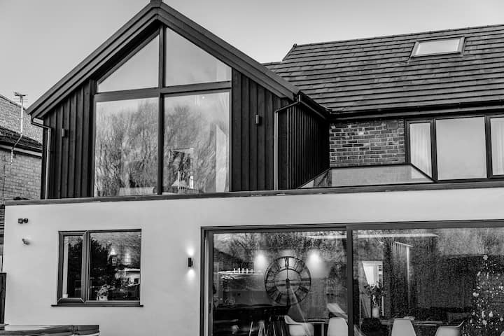 Stunning Family Home With Hot Tub In Worsley - Sale