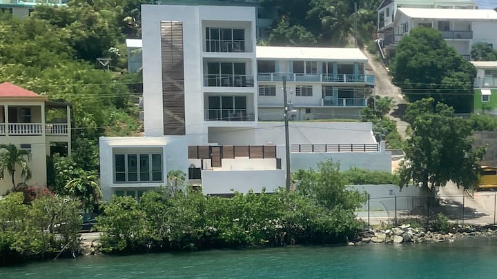 Edgewater House Is A Multi Unit Home Sleeps 10-14 - Saint Thomas
