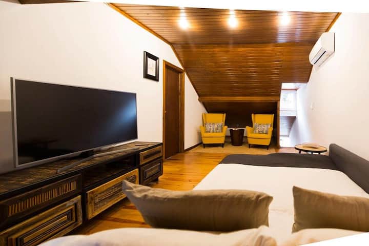 Ola Lisbon Patio - Castelo S. Jorge - Alentejo