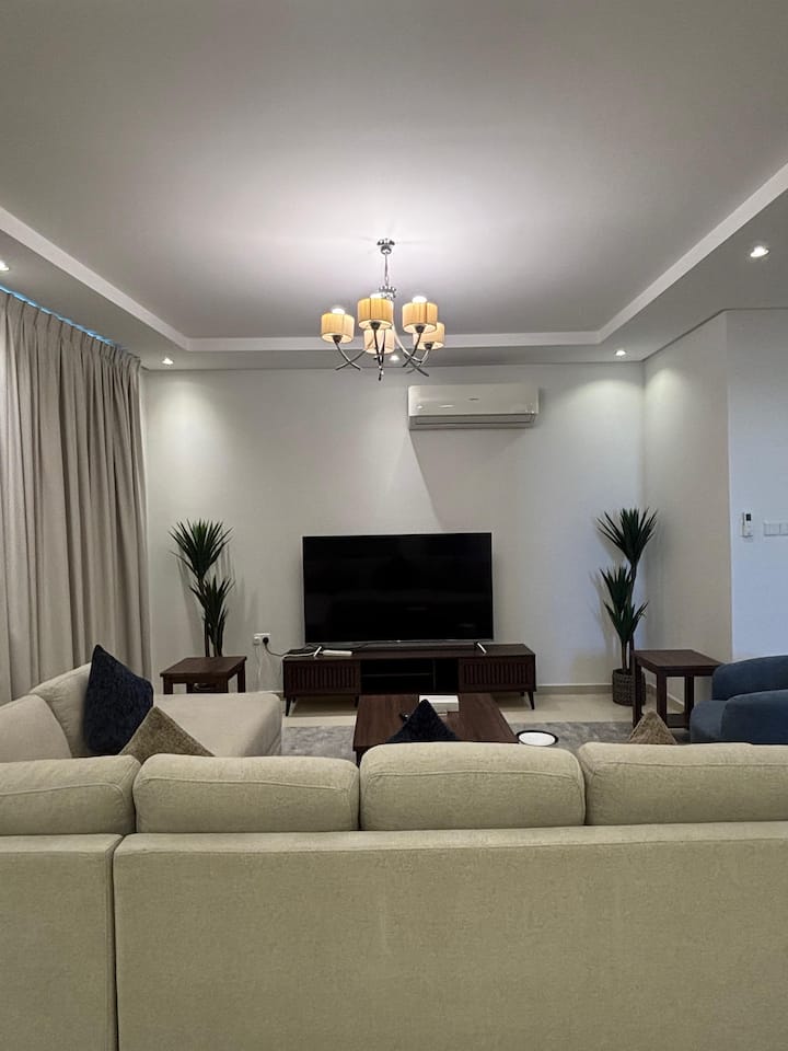 2 Bedroom Apartment In Janabiya For Families - Bahrain