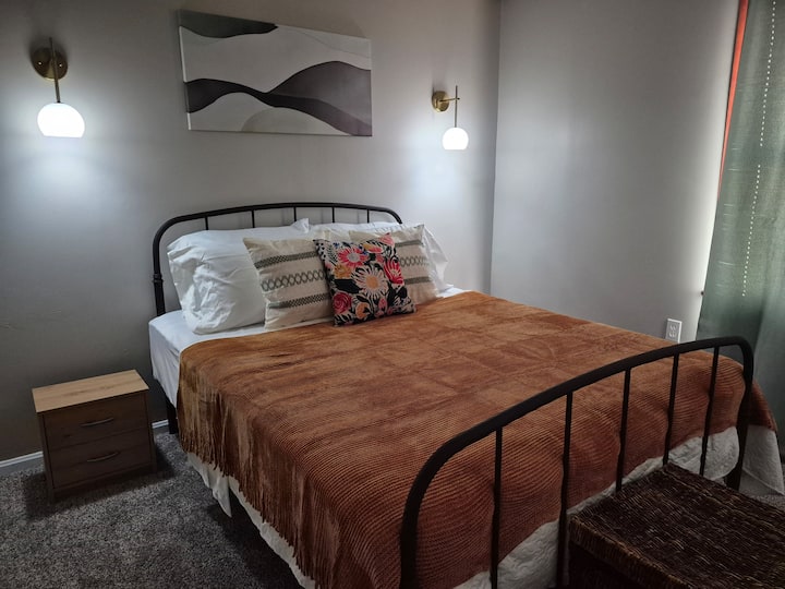 Cozy Cottage, Dog Friendly. Minutes From Downtown! - Cleveland