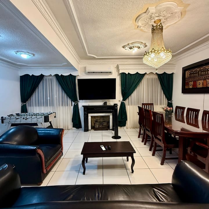 Casa Para 35 Huéspedes A 1 Cuadra De La Playa - Mazatlán