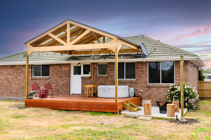 Tasmania East Coast Base | Spa Retreat Near Hobart - Hobart