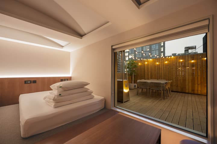 [Hansuite Seoul] Myeongdong Rooftopterrace (For 4) - Seoul