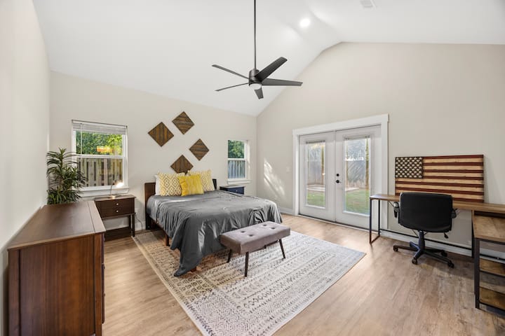 Cozy East Hill Getaway W/ Dedicated Office - Pensacola, FL