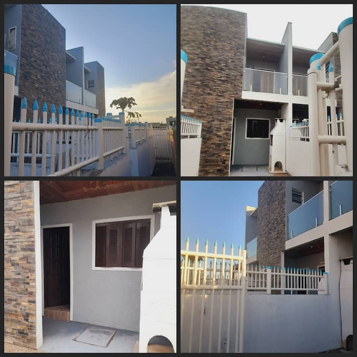 Dúplex Com 3 Dormitórios Sendo Um De Solteiro - Tramandaí